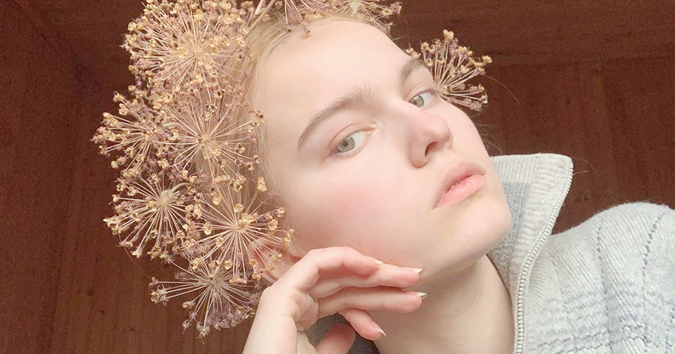 На кого подписаться: Арт-объекты и украшения из травы и листьев ...